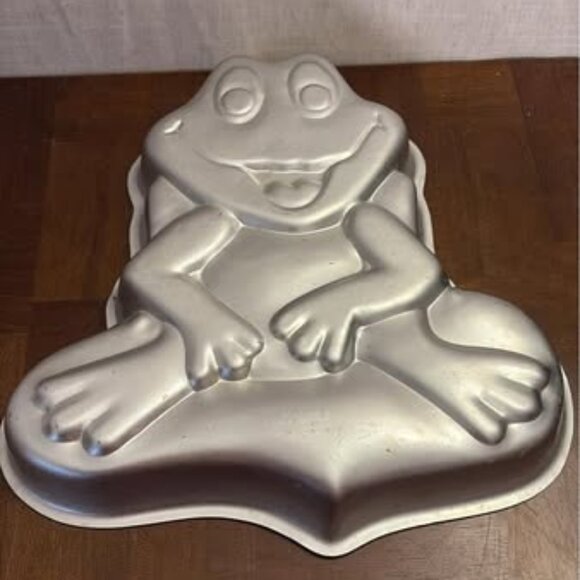 Wilton | Kitchen | Vintage Wilton Frog The Princess The Frog Toad Cake ...